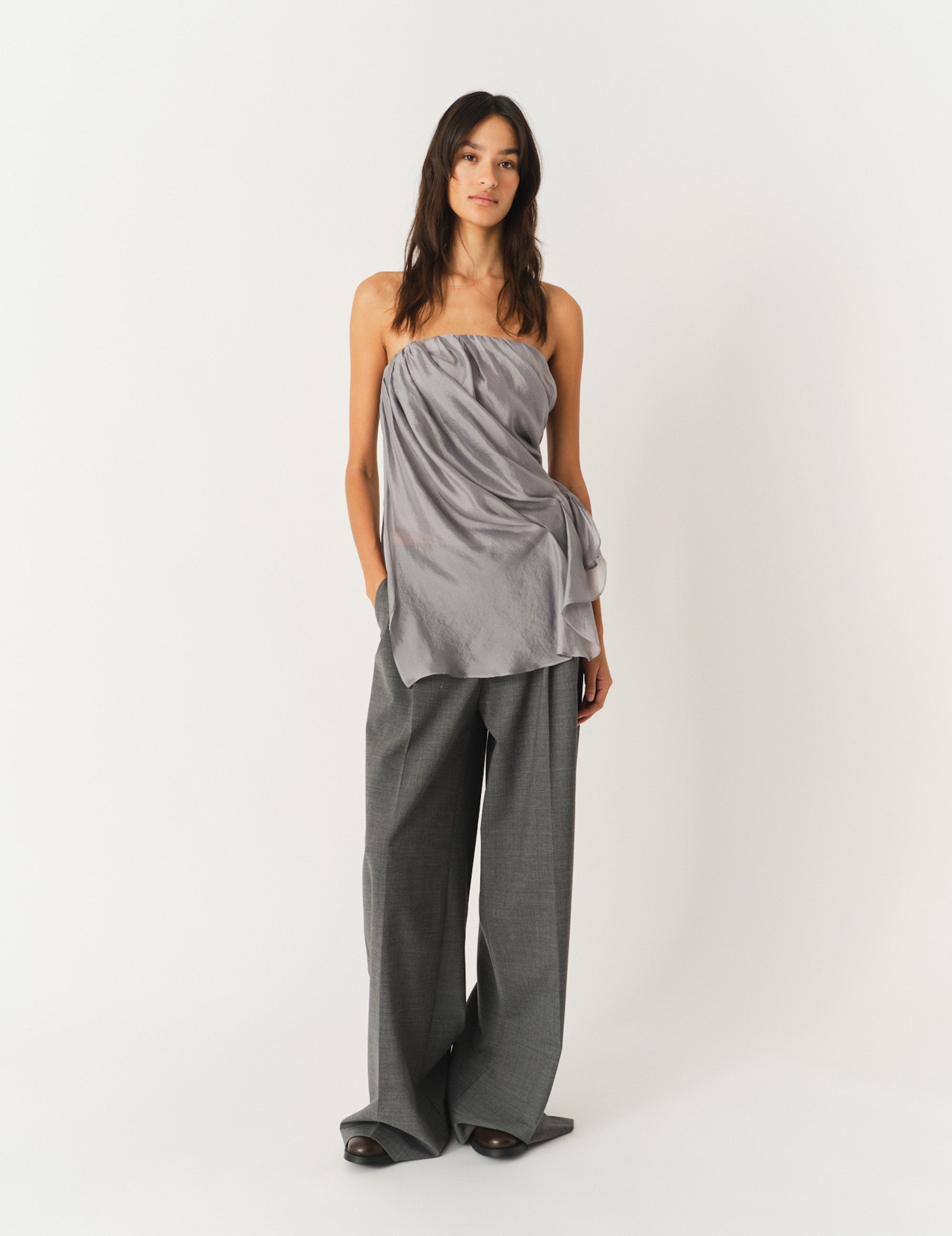 Gilian Bustier Smoke